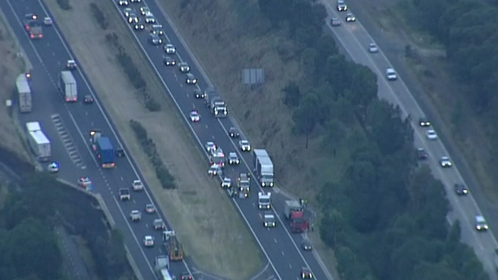 Woman killed in four-vehicle crash on Sydney’s M7 - 9News