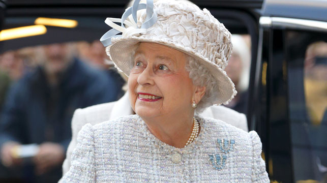 Queen approves police service medal - 9News