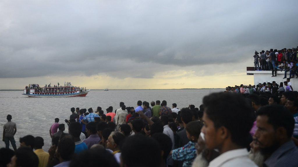 Bodies pulled from the water, dozens missing after 'overloaded' ferry ...