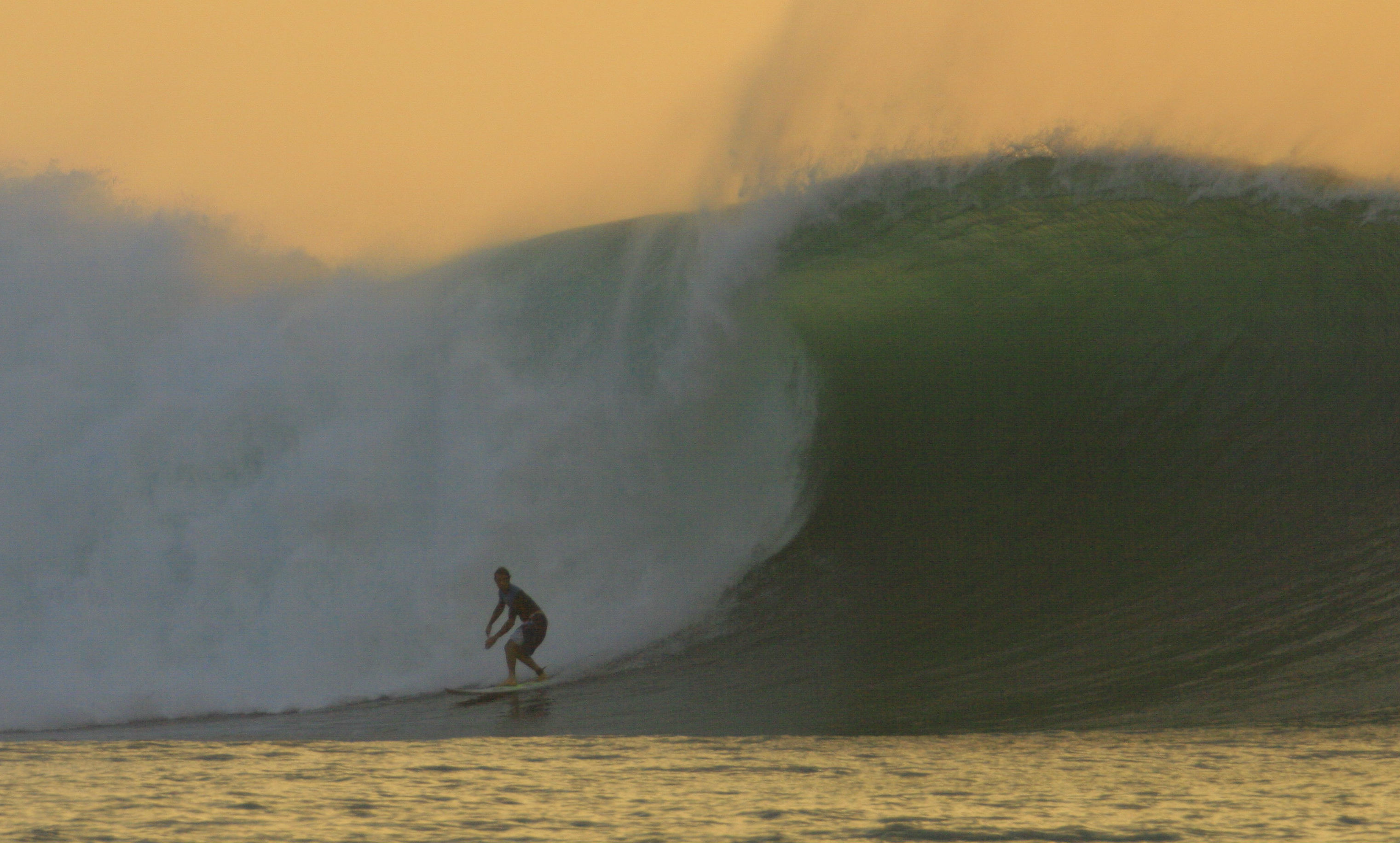 Aussie surfer dies in Indonesia, knocked on to reef by huge wave