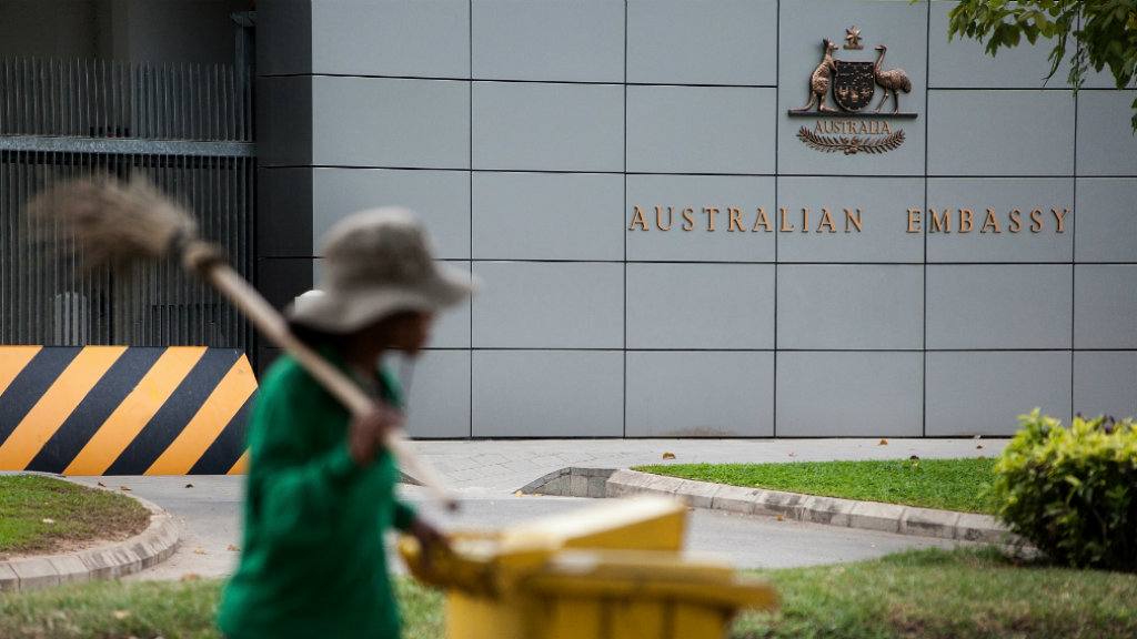 Senior diplomat sent to manage Australia’s new refugee program in Cambodia