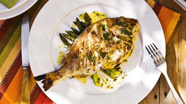 Whole baby snapper and asparagus with beurre blanc - 9Kitchen