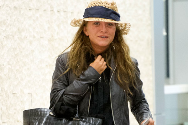 Make-up free! Mary Kate Olsen snapped au naturel - 9Celebrity