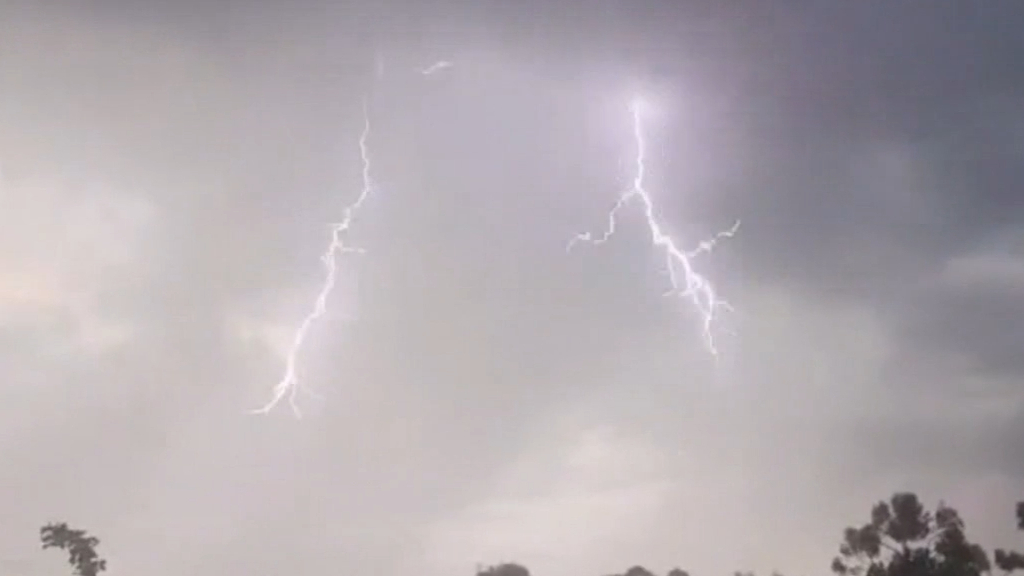 Spring lightning show wreaks havoc across South Australia – Mingooland