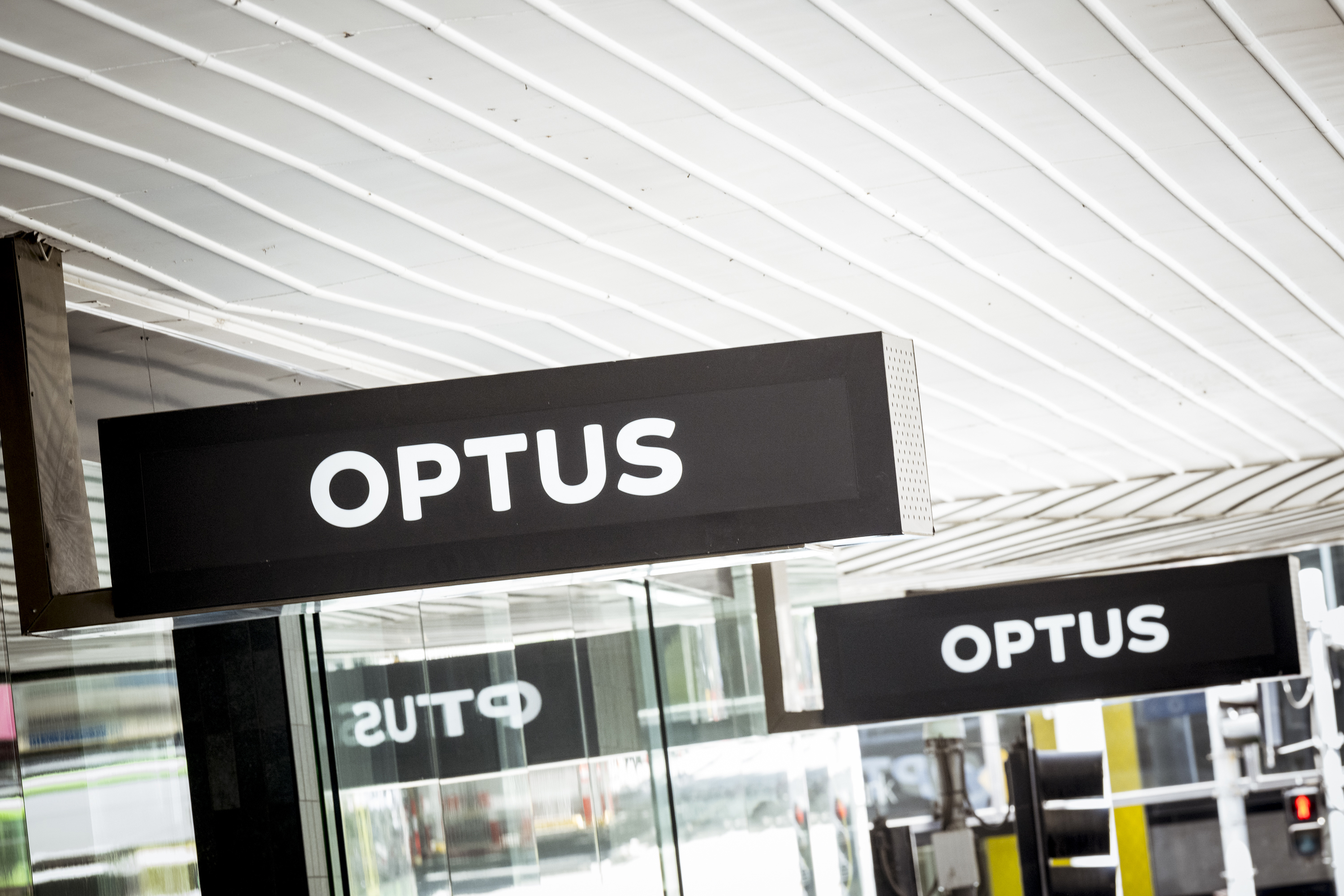 Two Optus executives to exit the company after triple-zero disaster ...