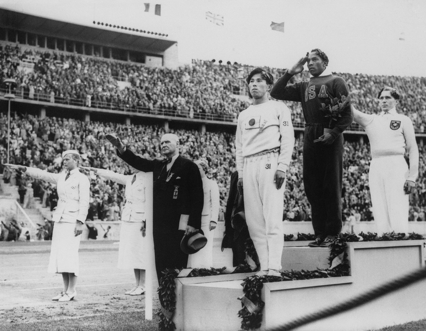 Jesse Owens vs Adolf Hitler, Berlin 1936 Olympics | The German who ...
