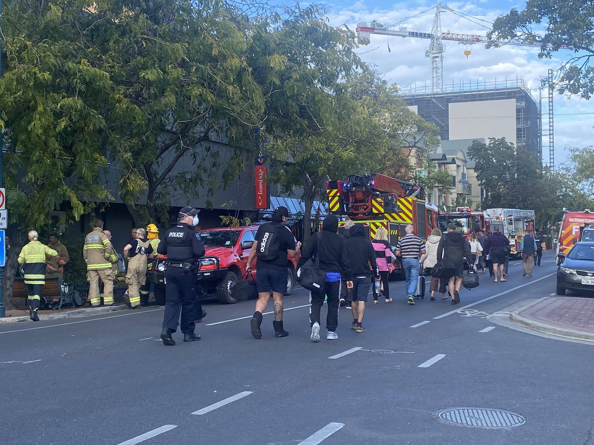 Three men critical after Adelaide hotel fire – Mingooland