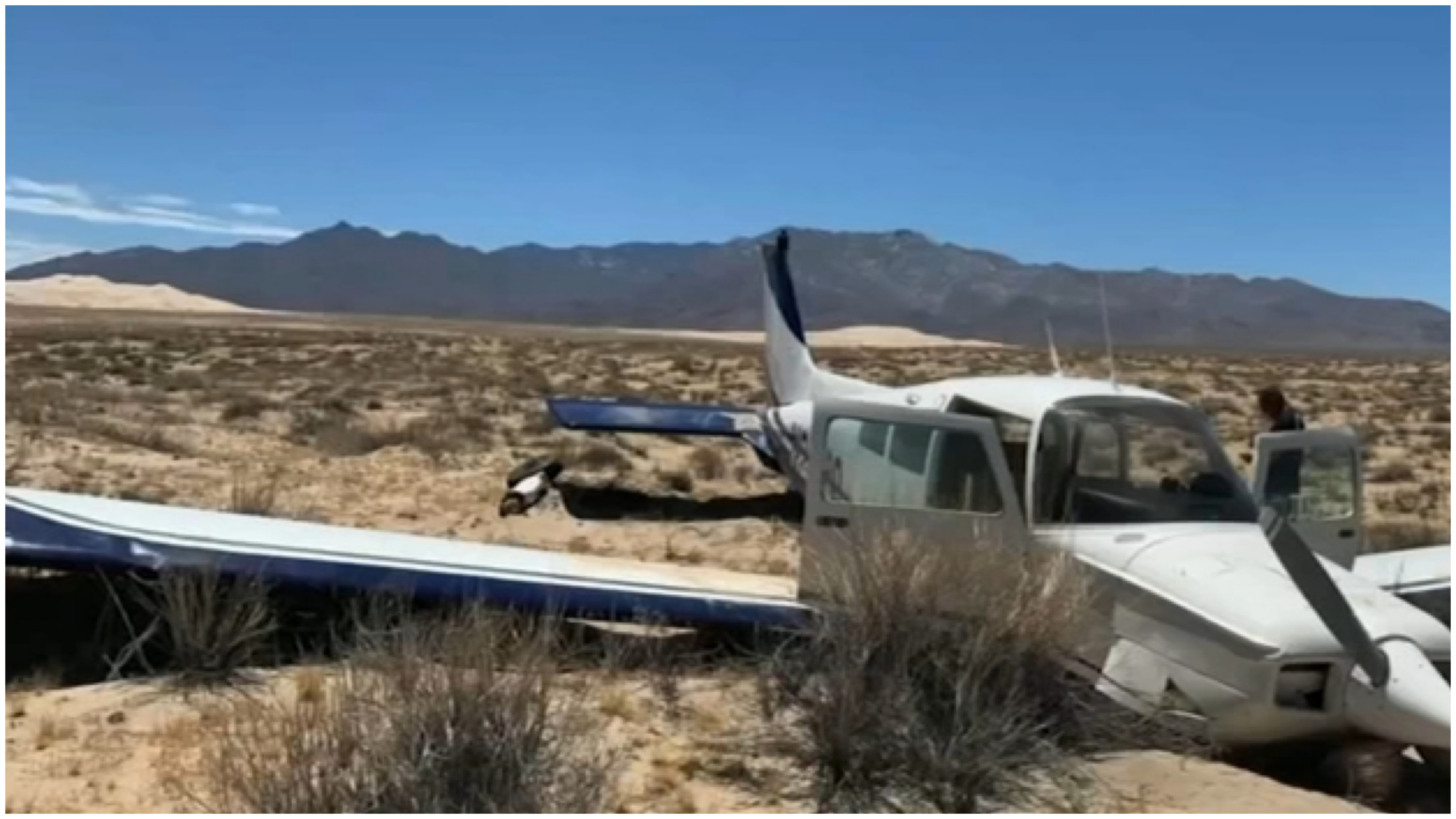 Dramatic footage of Mojave Desert plane crash landing US news