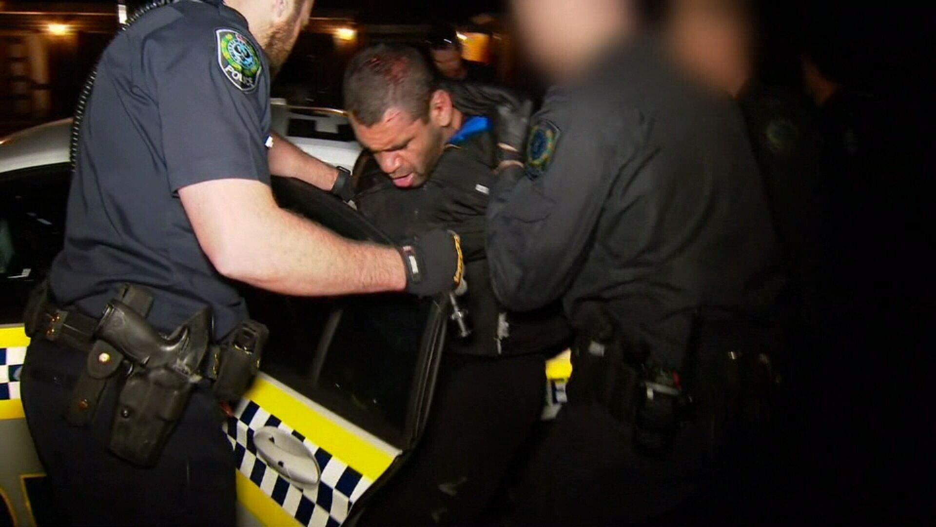 Alleged bag snatcher arrested after rooftop standoff with police in ...