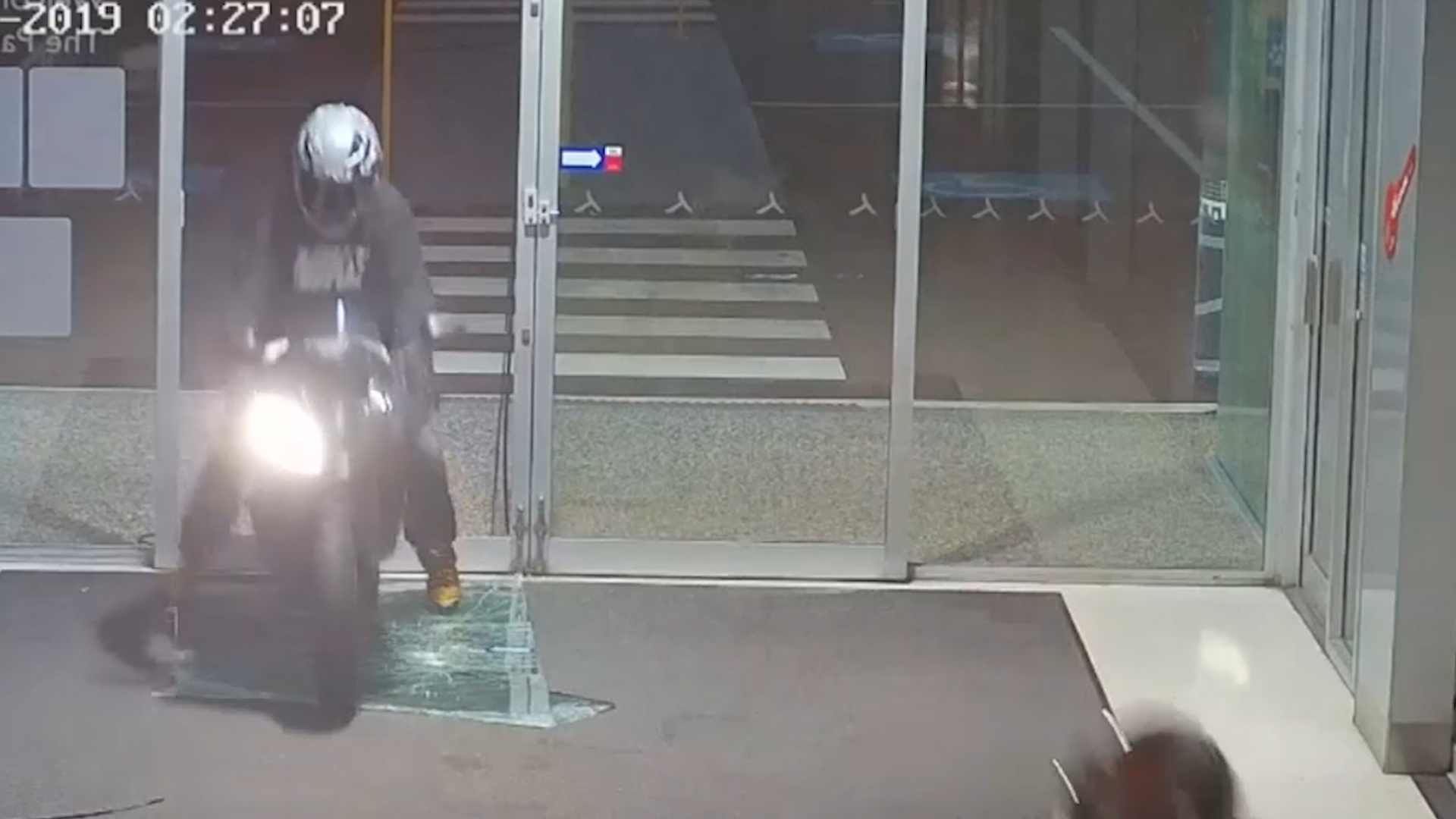 WA News: Perth jewellery store robbery Victoria Park Central clumsy thieves