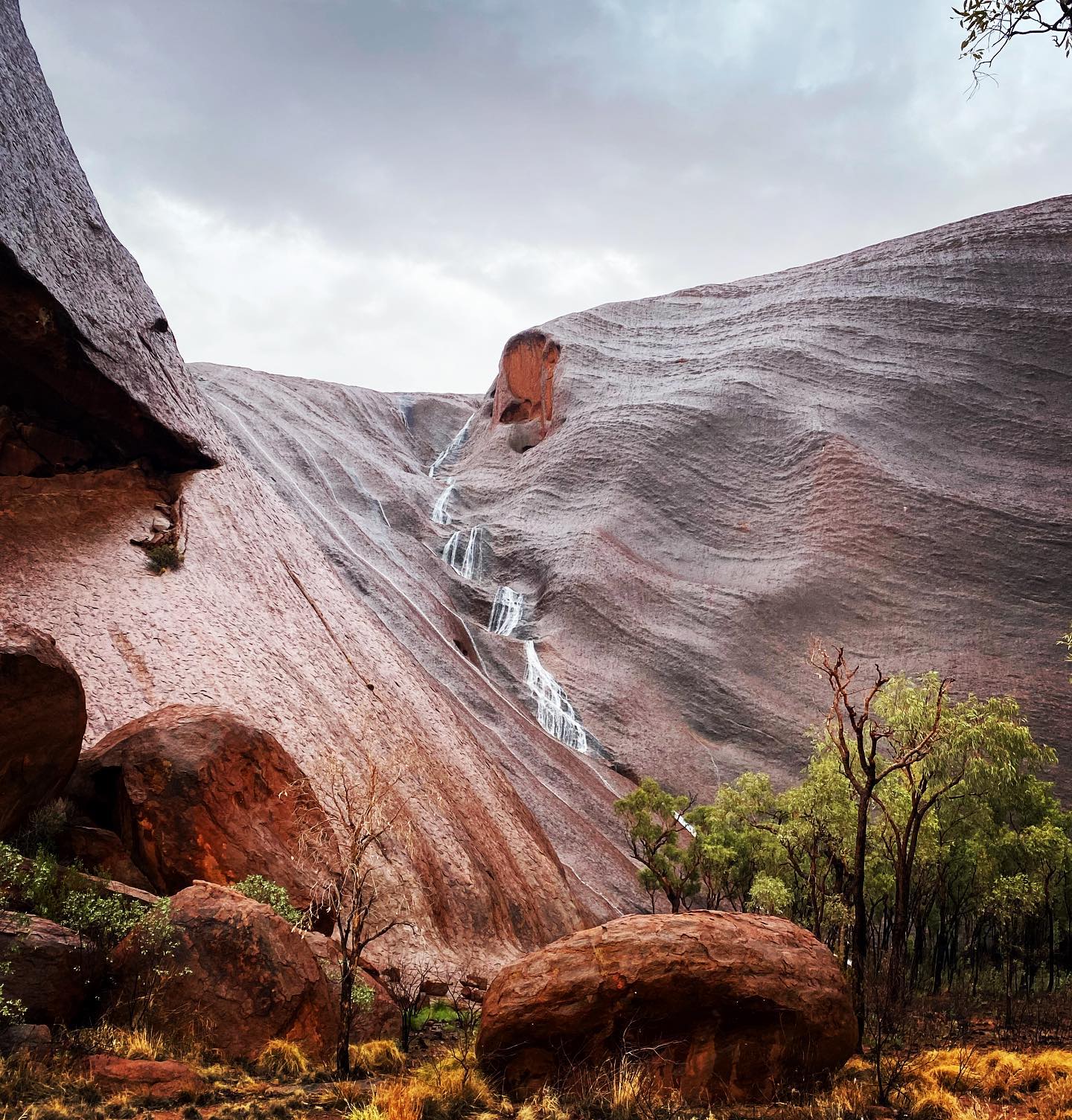Uluru Weather Waterfalls Cascade Down Uluru As Severe Weather Brings