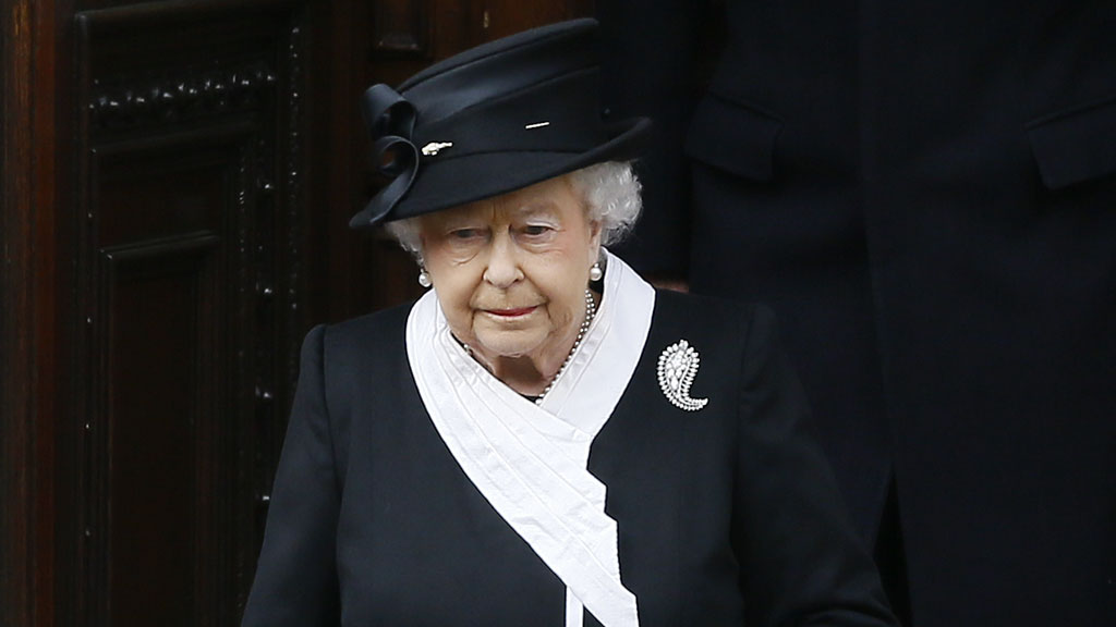 Queen Elizabeth attends funeral of Jeanie, Countess of Carnarvon - 9Honey