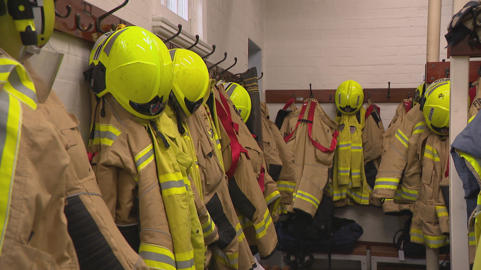 New lightweight material could revolutionise firefighting uniforms ...